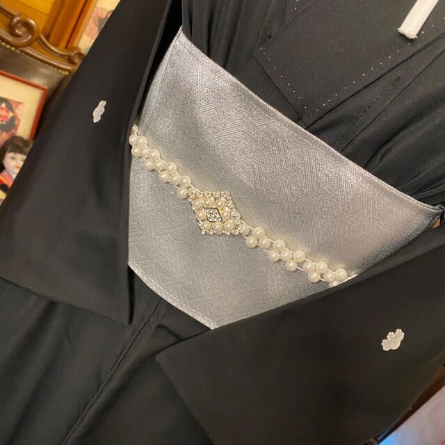 黒留袖 着物 リメイク ロングワンピース ドレス 洗える 化繊 二/2部式お太鼓 袋帯 和洋折衷 TKW-61 | iichi 日々の暮らしを心地よくするハンドメイドやアンティークのマーケットプレイス