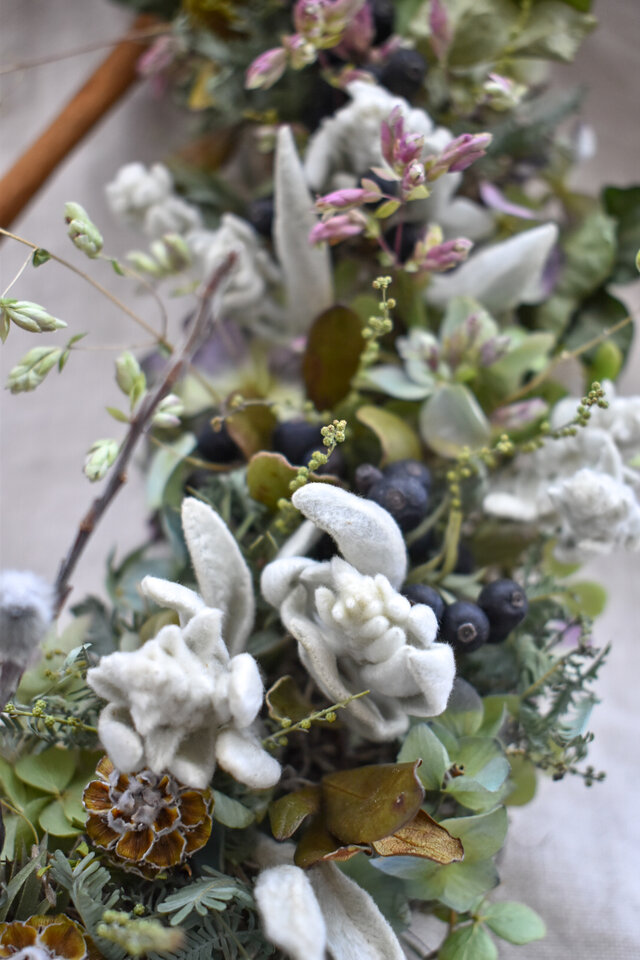 芽吹きの花飾り | iichi 日々の暮らしを心地よくするハンドメイドやアンティークのマーケットプレイス