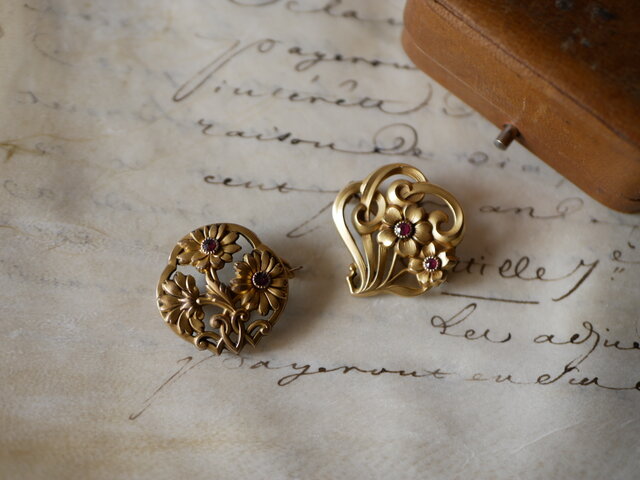 FIX社 アンティークブローチ マーガレット フランスアンティーク | iichi 日々の暮らしを心地よくするハンドメイドやアンティークのマーケットプレイス