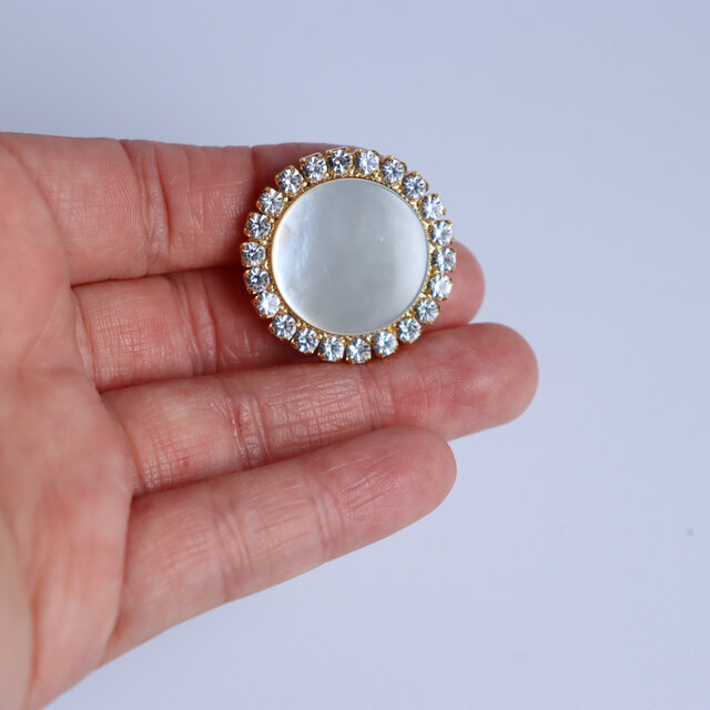 【ブローチ】 美 | iichi 日々の暮らしを心地よくするハンドメイドやアンティークのマーケットプレイス