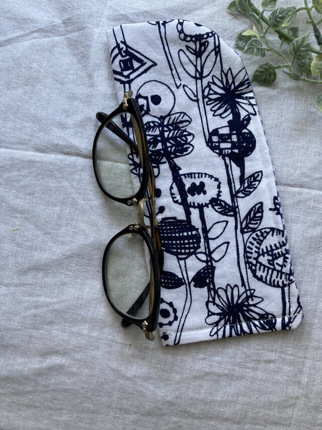＊ハンドメイドミナペルホネンletter of flowerメガネケース普通サイズ | iichi 日々の暮らしを心地よくするハンドメイドやアンティークのマーケットプレイス