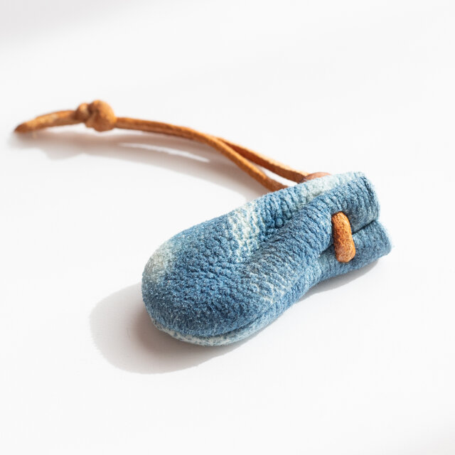 豆巾着 鹿革 藍染め | iichi 日々の暮らしを心地よくするハンドメイドやアンティークのマーケットプレイス