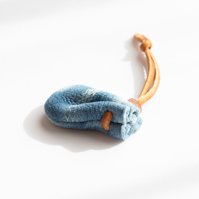 豆巾着 鹿革 藍染め | iichi 日々の暮らしを心地よくするハンドメイドやアンティークのマーケットプレイス