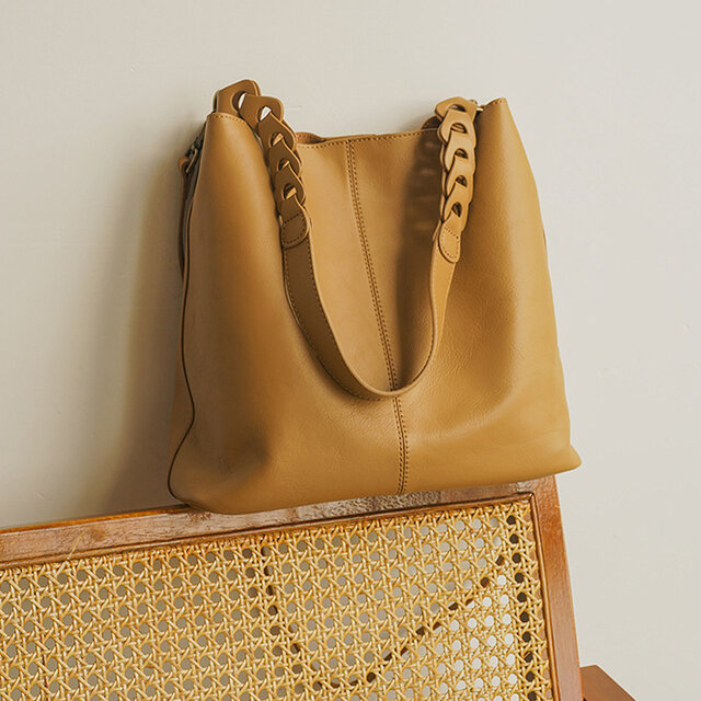 ショルダーバッグ 本革レザー 新品 ヌメ革 斜めがけ 3WAY ハンドメイド A4 通学通勤 シンプル キャメル色 PZ195 | iichi 日々の暮らしを心地よくするハンドメイドや ...