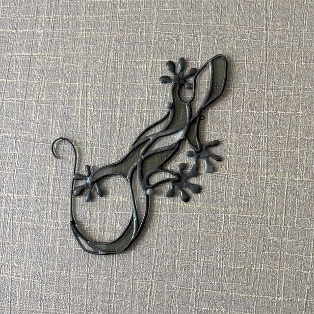 ステンドグラス サンキャッチャー・ウォールデコ ”Gecko ~yamori~”のコピー | iichi 日々の暮らしを心地よくするハンドメイドやアンティークのマーケットプレイス