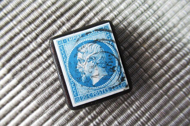 アップサイクル フランス ナポレオン切手ブローチ 279 | iichi 日々の暮らしを心地よくするハンドメイドやアンティークのマーケットプレイス