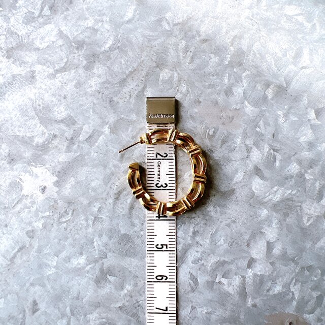 P606-ヴィンテージピアス U.S.A. 1980s Gold Tone Hoop Openwork | iichi 日々の暮らしを心地よくするハンドメイドやアンティークのマーケットプレイス