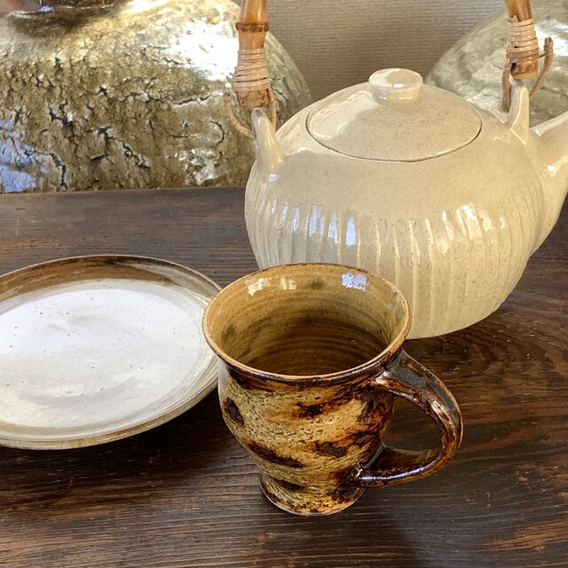 鬼板掻落しマグカップ（シリーズNo02／4連作） | iichi 日々の暮らしを心地よくするハンドメイドやアンティークのマーケットプレイス