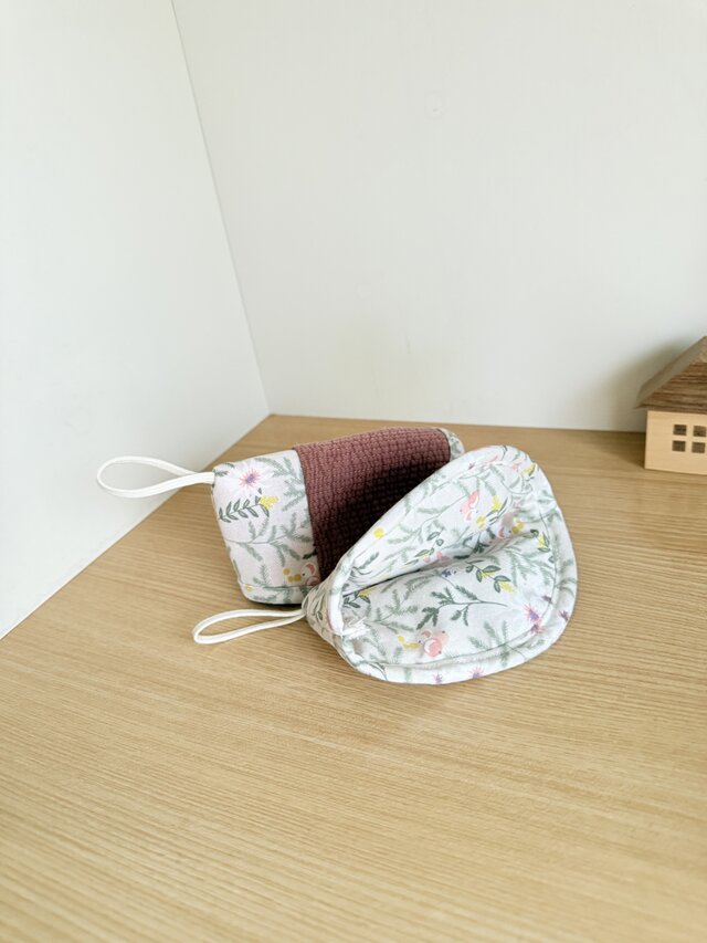 ヌビキルトの鍋つかみ2つセット（ボタニカル） | iichi 日々の暮らしを心地よくするハンドメイドやアンティークのマーケットプレイス