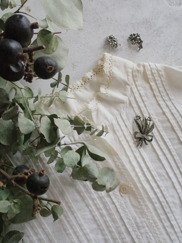 シルバーとマーカサイトの花束のブローチ | iichi 日々の暮らしを心地よくするハンドメイドやアンティークのマーケットプレイス