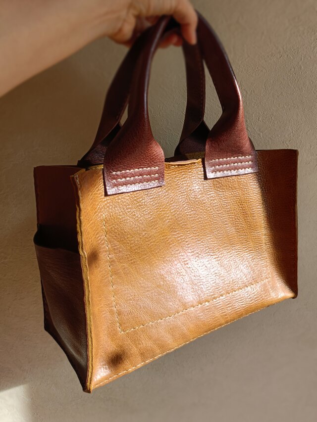 square tote マスタード ダークブラウン オイルシュリンクレザー | iichi 日々の暮らしを心地よくするハンドメイドやアンティークのマーケットプレイス