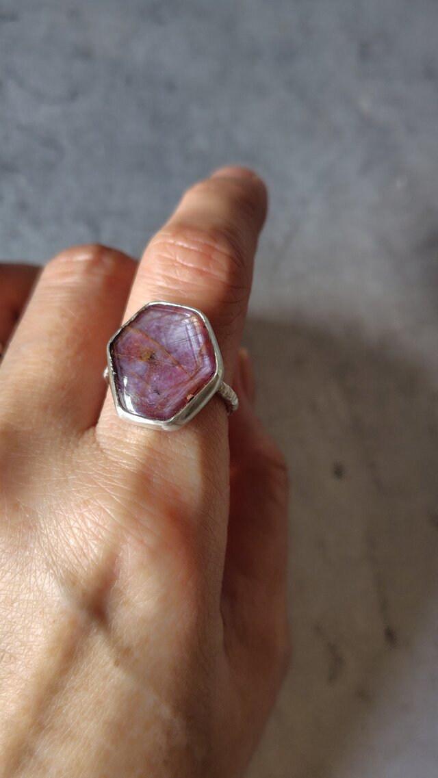 非加熱ルビーシルバーリング#13.5 | iichi 日々の暮らしを心地よくするハンドメイドやアンティークのマーケットプレイス