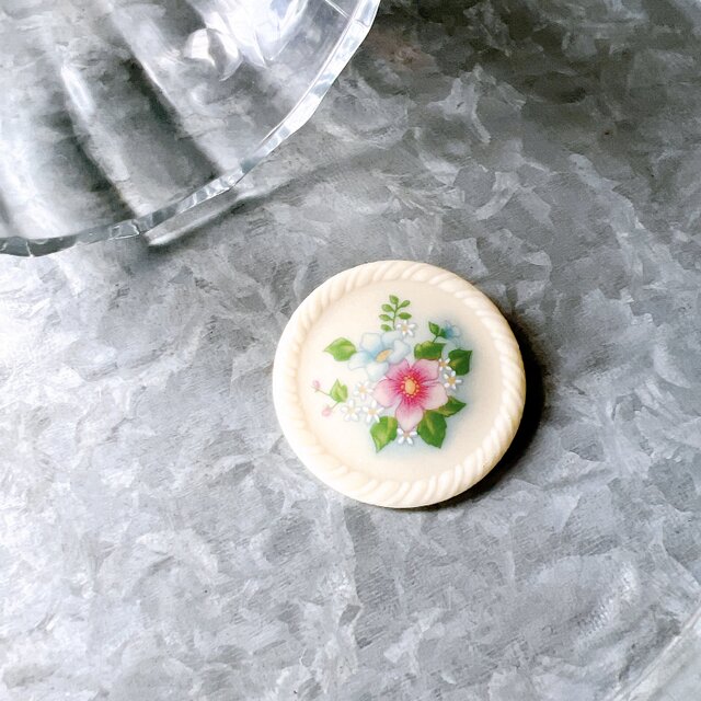 SCA45-【 AVON 】エイボン・ヴィンテージブローチ "Spring Bouquet" Round Flower | iichi 日々の暮らしを心地よくするハンドメイドやアンティークの ...