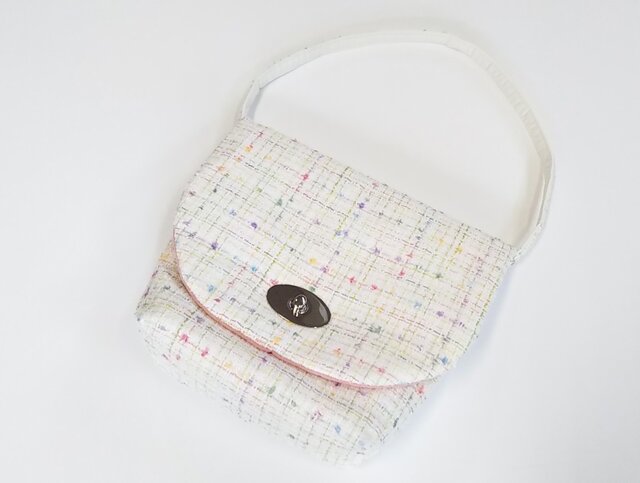 尾州スプリングファンシーツイード バッグ ヒネリ金具 ホワイト | iichi 日々の暮らしを心地よくするハンドメイドやアンティークのマーケットプレイス