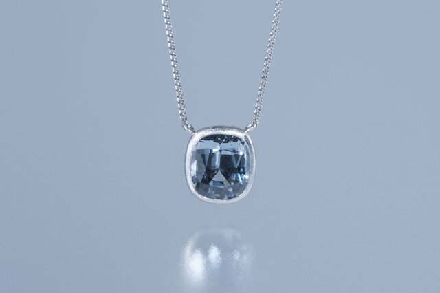 スピネルネックレス JE01607 | iichi 日々の暮らしを心地よくするハンドメイドやアンティークのマーケットプレイス