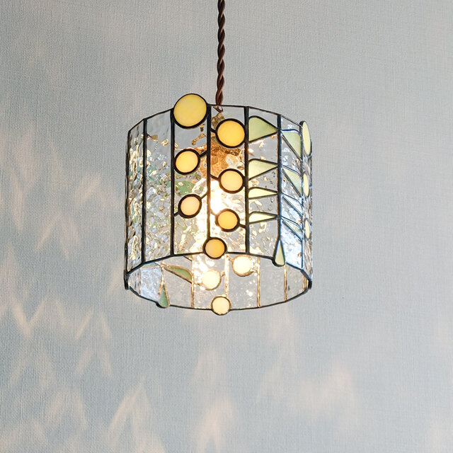 《SALE》E17 ステンドグラスのペンダントライト | iichi 日々の暮らしを心地よくするハンドメイドやアンティークのマーケットプレイス