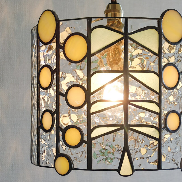 《SALE》E17 ステンドグラスのペンダントライト | iichi 日々の暮らしを心地よくするハンドメイドやアンティークのマーケットプレイス