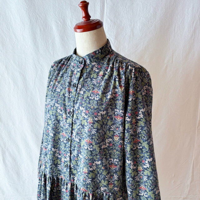 【ちいさいさん】レディのためのチェリーワンピース（長袖）：105cm丈（ウインターダマスク：ネイビー） | iichi 日々の暮らしを心地よくするハンドメイドやアンティークのマーケットプレイス