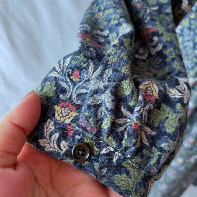 【ちいさいさん】レディのためのチェリーワンピース（長袖）：105cm丈（ウインターダマスク：ネイビー） | iichi 日々の暮らしを心地よくするハンドメイドやアンティークのマーケットプレイス