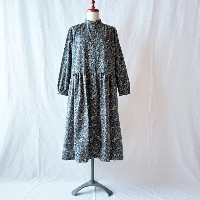 【ちいさいさん】レディのためのチェリーワンピース（長袖）：105cm丈（ウインターダマスク：ネイビー） | iichi 日々の暮らしを心地よくするハンドメイドやアンティークのマーケットプレイス