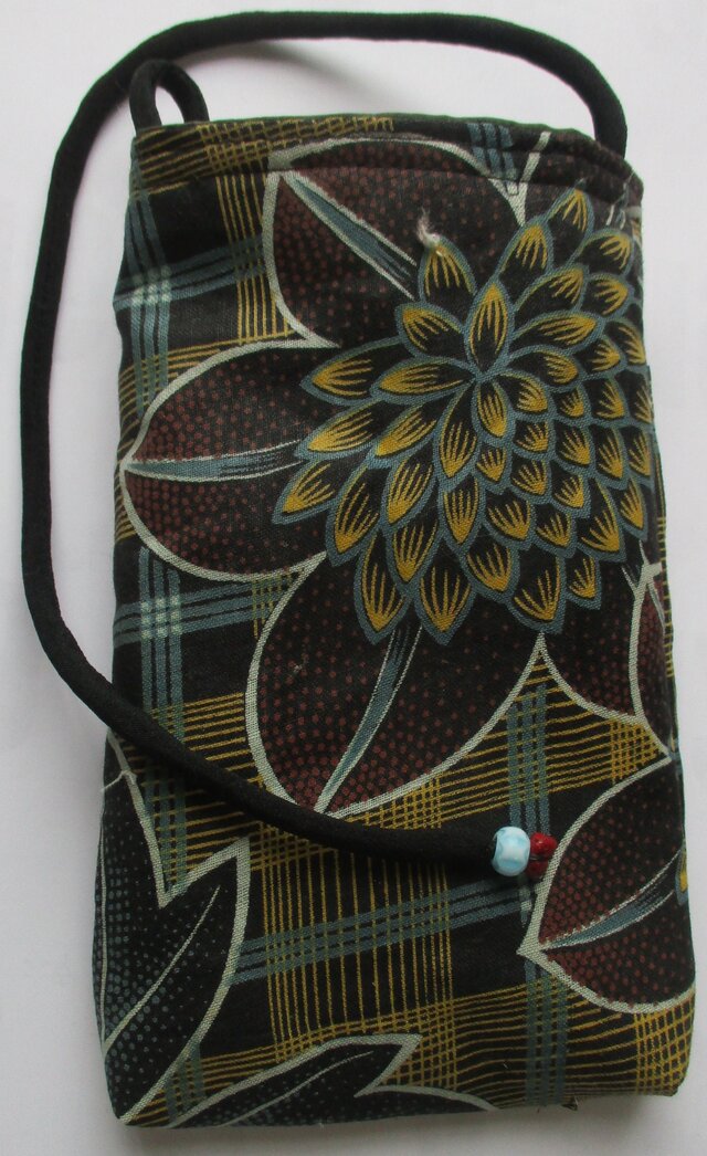 8150 長襦袢で作ったポーチ #送料無料 | iichi 日々の暮らしを心地よくするハンドメイドやアンティークのマーケットプレイス