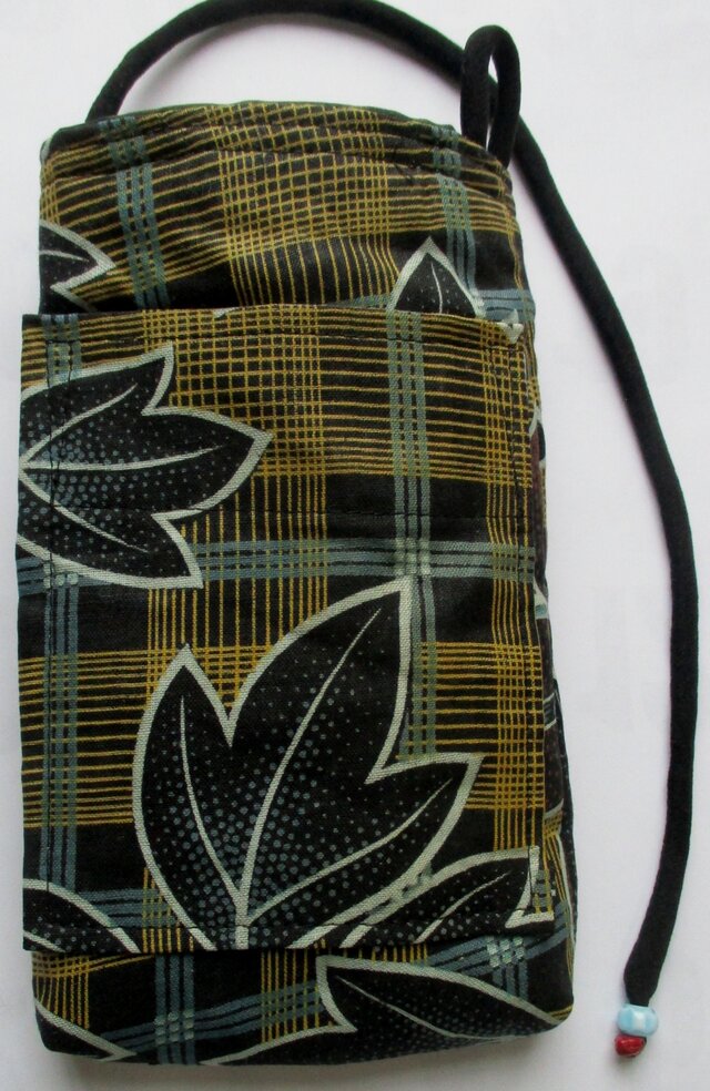 8150 長襦袢で作ったポーチ #送料無料 | iichi 日々の暮らしを心地よくするハンドメイドやアンティークのマーケットプレイス