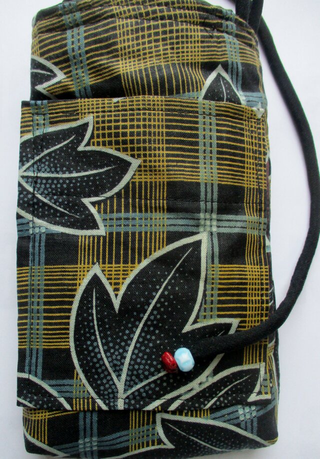 8150 長襦袢で作ったポーチ #送料無料 | iichi 日々の暮らしを心地よくするハンドメイドやアンティークのマーケットプレイス