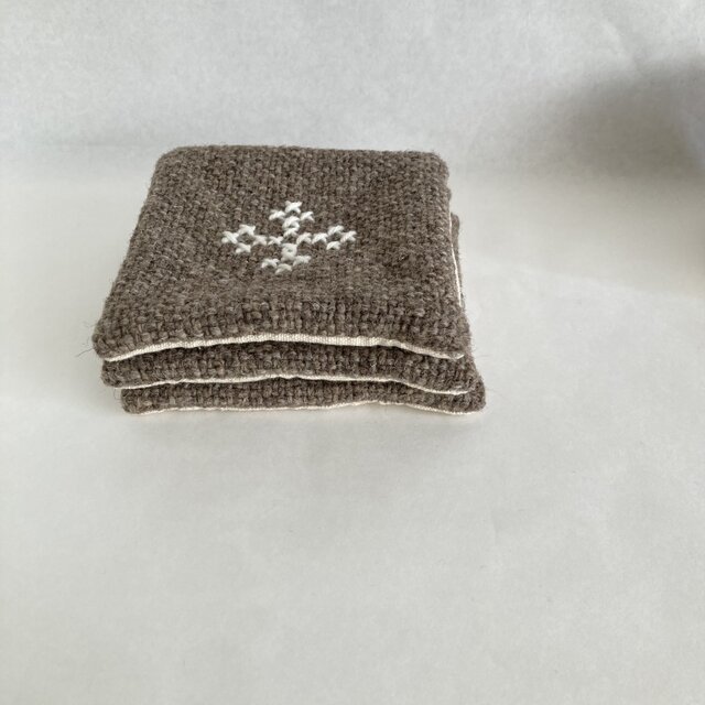 WOOL!crown*カップ＆ポットマット | iichi 日々の暮らしを心地よくするハンドメイドやアンティークのマーケットプレイス