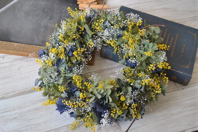ミモザと紫陽花wreath | iichi 日々の暮らしを心地よくするハンドメイドやアンティークのマーケットプレイス
