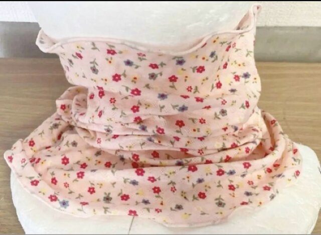 綿100%ピンクカラフル&かわいい小花柄手作りおやすみネックウォーマーショール | iichi 日々の暮らしを心地よくするハンドメイドやアンティークのマーケットプレイス