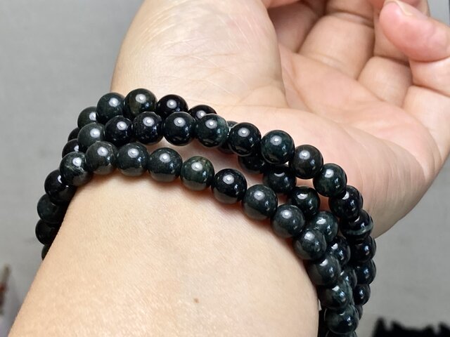 BR7-08 黒翡翠 7.0mm ミャンマー産 本翡翠 ブレスレット ネックレス | iichi 日々の暮らしを心地よくするハンドメイドやアンティークのマーケットプレイス