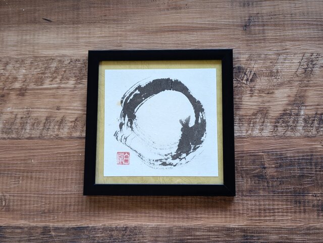 春のお祝いごとに⋯書のartwork（円相2025）フレーム付/一点物 | iichi 日々の暮らしを心地よくするハンドメイドやアンティークのマーケットプレイス