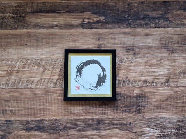 春のお祝いごとに⋯書のartwork（円相2025）フレーム付/一点物 | iichi 日々の暮らしを心地よくするハンドメイドやアンティークのマーケットプレイス