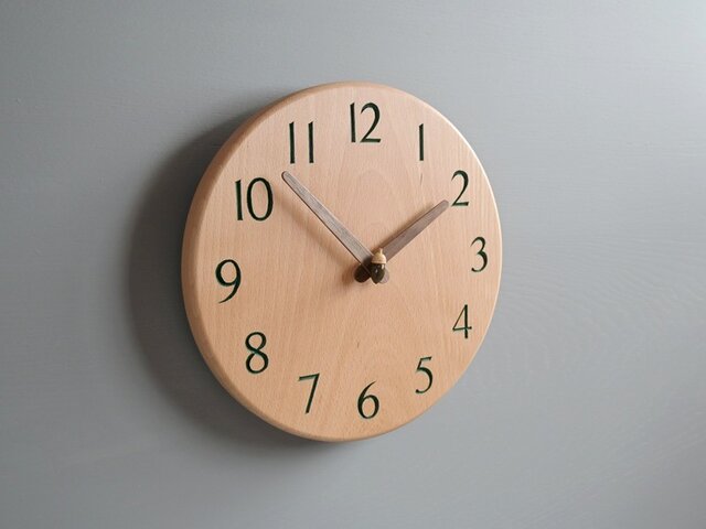 ﾄﾞﾝｸﾞﾘ 直径25cm 掛け時計 ﾌﾞﾅ【2503】 | iichi 日々の暮らしを心地よくするハンドメイドやアンティークのマーケットプレイス