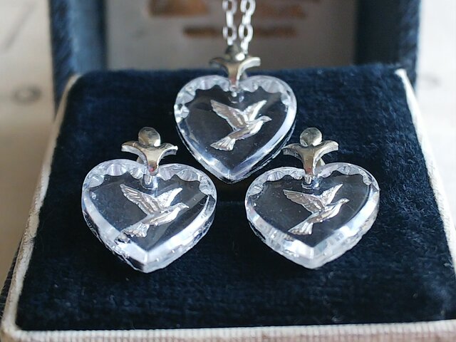 ヴィンテージ 羽ばたくSilver-Bird（12×11㎜）Heart ネックレス | iichi 日々の暮らしを心地よくするハンドメイドやアンティークのマーケットプレイス