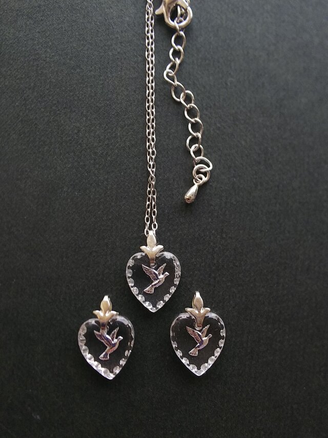 ヴィンテージ 羽ばたくSilver-Bird（12×11㎜）Heart ネックレス | iichi 日々の暮らしを心地よくするハンドメイドやアンティークのマーケットプレイス