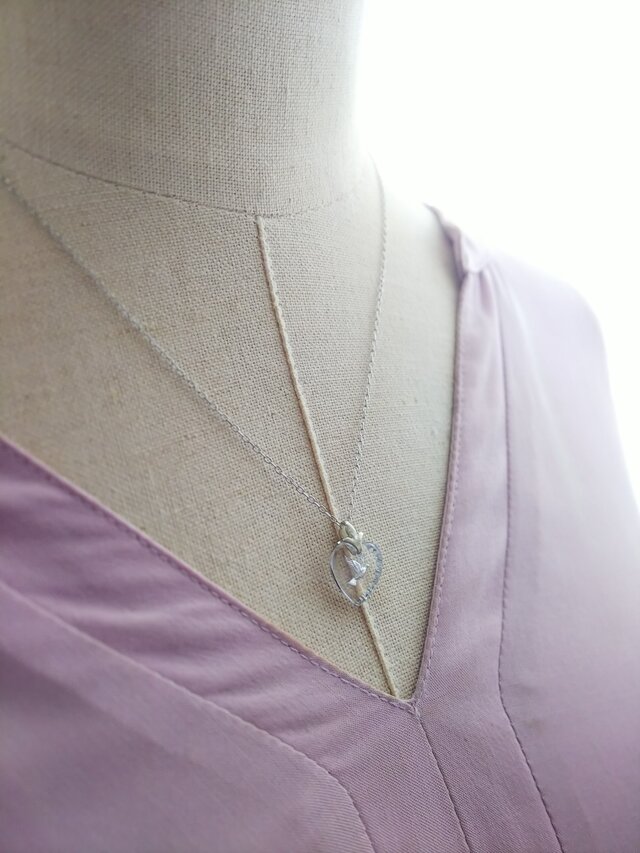 ヴィンテージ 羽ばたくSilver-Bird（12×11㎜）Heart ネックレス | iichi 日々の暮らしを心地よくするハンドメイドやアンティークのマーケットプレイス