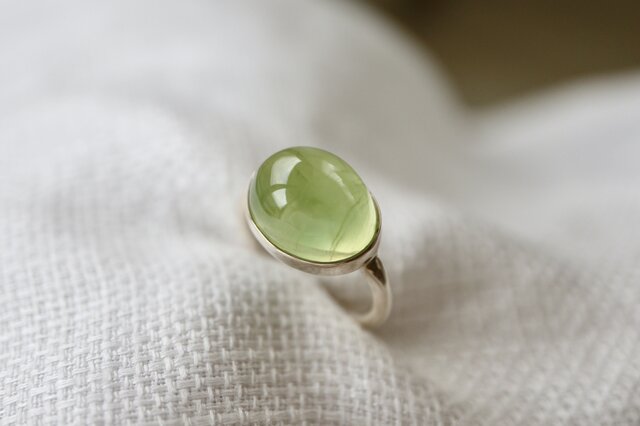 [ブドウの実] prehnite ring | iichi 日々の暮らしを心地よくするハンドメイドやアンティークのマーケットプレイス