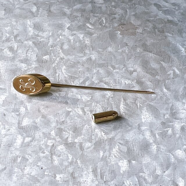 SC124-ヴィンテージブローチ U.S.A. 1970〜80s Monogram Initial "K" | iichi 日々の暮らしを心地よくするハンドメイドやアンティークのマーケットプレイス