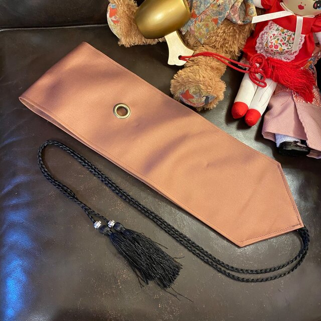 着物リメイク ワンピース｜洗える化繊素材＆帯ベルト 夜空のように深みのある黒地に、繊細な桜や菊、楓が舞う KW-824 | iichi 日々の暮らしを心地よくするハンドメイドやアンティークの ...