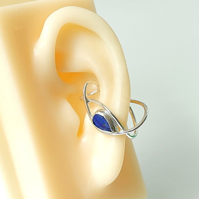 ～幸運の石～ ラピスのツイストイヤーカフ 片方 天然石アクセサリー 一点物 macari | iichi 日々の暮らしを心地よくするハンドメイドやアンティークのマーケットプレイス