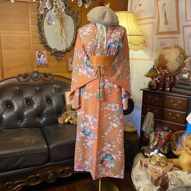 単衣着物リメイク ロング ワンピース｜洗える化繊素材＆名古屋帯ベルト 和洋折衷 優雅な孔雀と満開の花々が彩る KW-834 | iichi 日々の暮らしを心地よくするハンドメイドやアンティーク ...