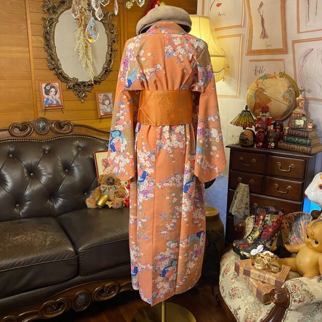 単衣着物リメイク ロング ワンピース｜洗える化繊素材＆名古屋帯ベルト 和洋折衷 優雅な孔雀と満開の花々が彩る KW-834 | iichi 日々の暮らしを心地よくするハンドメイドやアンティーク ...