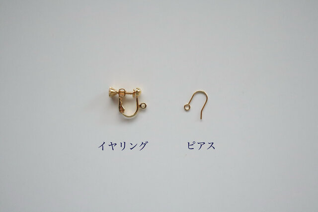 flower silk lace pierce [ gray ] | iichi 日々の暮らしを心地よくするハンドメイドやアンティークのマーケットプレイス