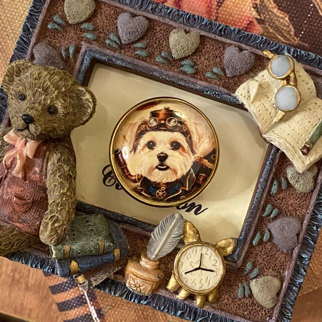 着物 ガラス 帯留め｜和洋折衷のアクセントに オリジナルデザイン スチームパンクのお洋服を纏う愛らしいマルチーズ GK-8 | iichi 日々の暮らしを心地よくするハンドメイドやアンティーク ...