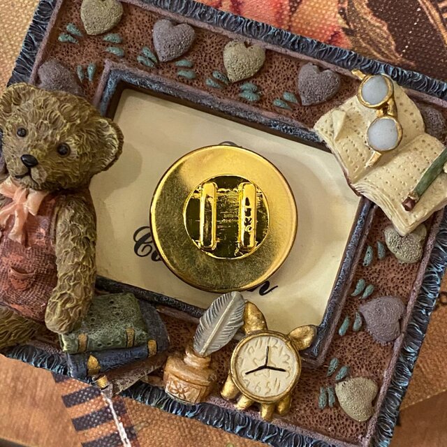 着物 ガラス 帯留め｜和洋折衷のアクセントに オリジナルデザイン スチームパンクのお洋服を纏う愛らしいマルチーズ GK-8 | iichi 日々の暮らしを心地よくするハンドメイドやアンティーク ...