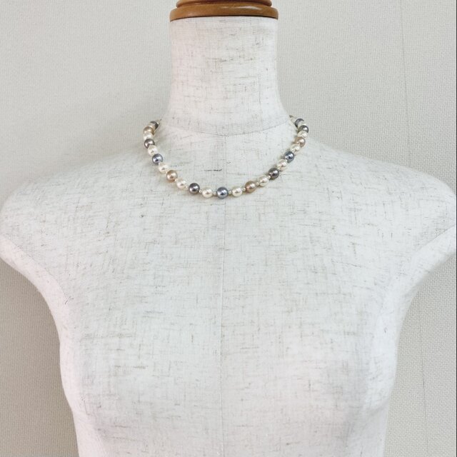 ガラスパールmixカラーネックレス/8mm約42cm/ペールトーンmix/R/made in japan | iichi 日々の暮らしを心地よくするハンドメイドやアンティークのマーケットプレイス