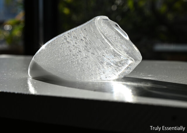 白のかおり 」シリーズ、純白透明ガラスのインテリア オブジェ 幅約10cm | iichi 日々の暮らしを心地よくするハンドメイドやアンティークのマーケットプレイス