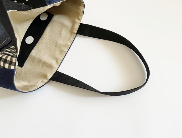 【肩掛け】デニムパッチワークバッグ ドット ボーダー モノトーン A4 | iichi 日々の暮らしを心地よくするハンドメイドやアンティークのマーケットプレイス