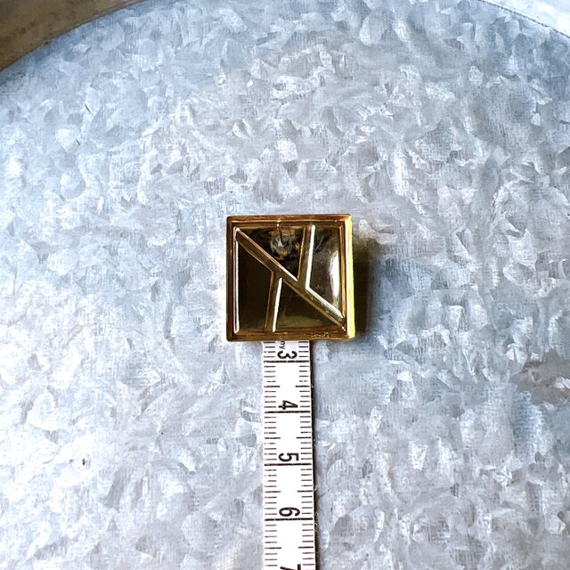 P609-ヴィンテージピアス U.S.A. 1980s Geometric Gold Tone Square Plate | iichi 日々の暮らしを心地よくするハンドメイドやアンティークの ...